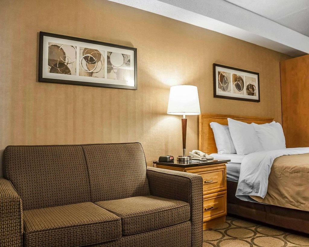 Comfort Inn Laval | JUST AWAY