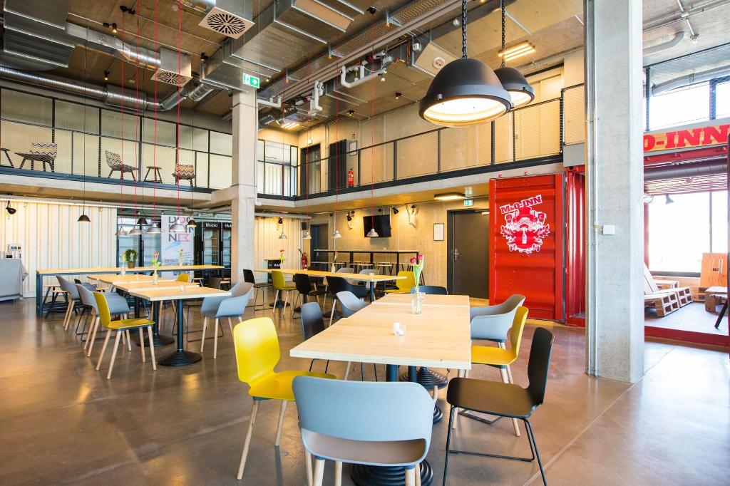 Dock Inn Hostel Warnemünde | JUST AWAY